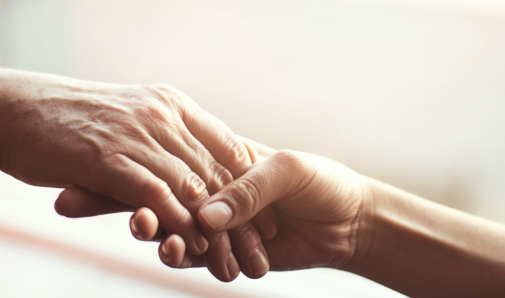 Invecchiamento, tutte le cure per le mani dell'anziano - Humanitas Salute